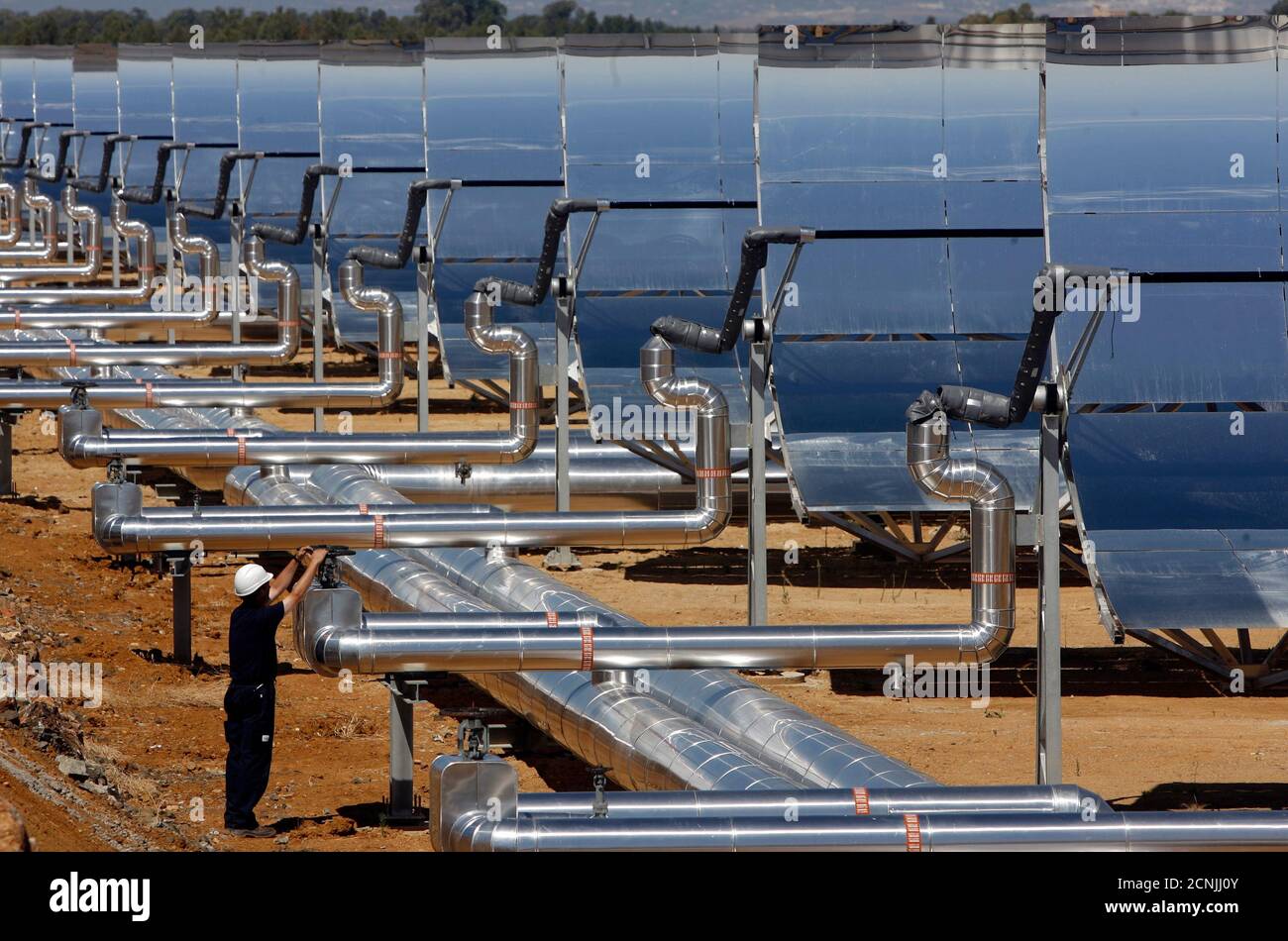 Parabolic trough power hi-res stock photography and images - Alamy