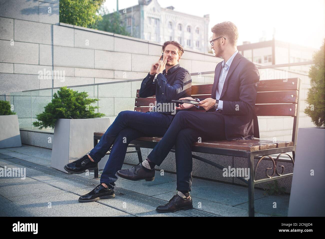 Two men talking on park bench hi-res stock photography and images - Alamy