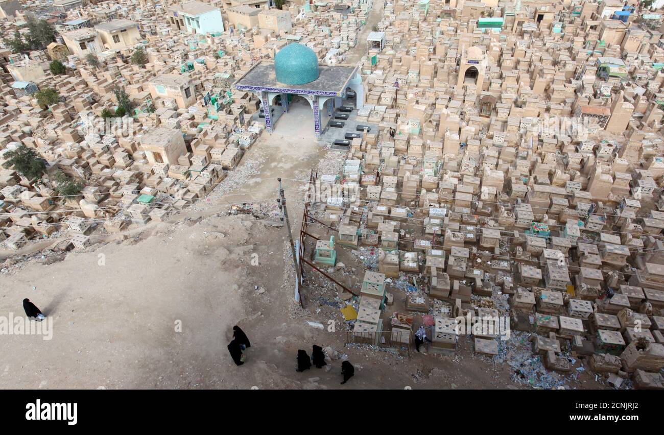Valley of the peace najaf hi-res stock photography and images - Alamy