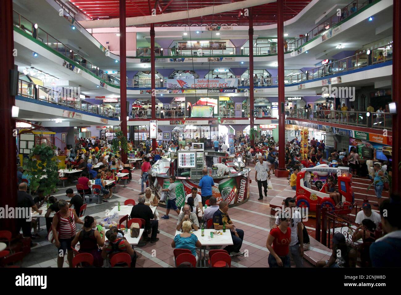 Havana shopping mall hi-res stock photography and images - Alamy