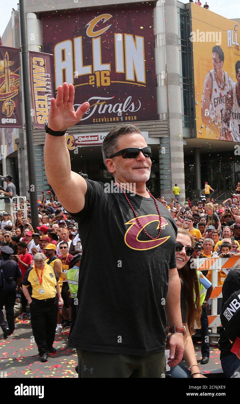 Dan gilbert cleveland cavaliers hi-res stock photography and images - Alamy