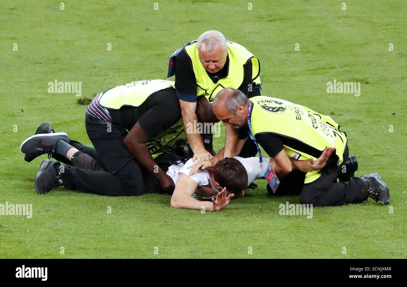 A streaker on the pitch hi-res stock photography and images - Alamy