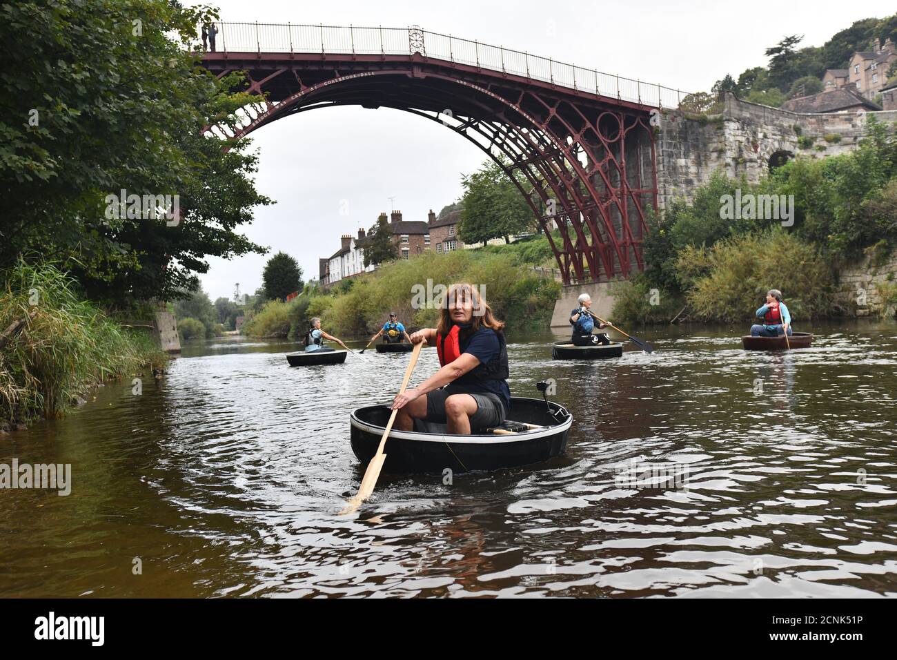 People in coracle hi-res stock photography and images - Alamy