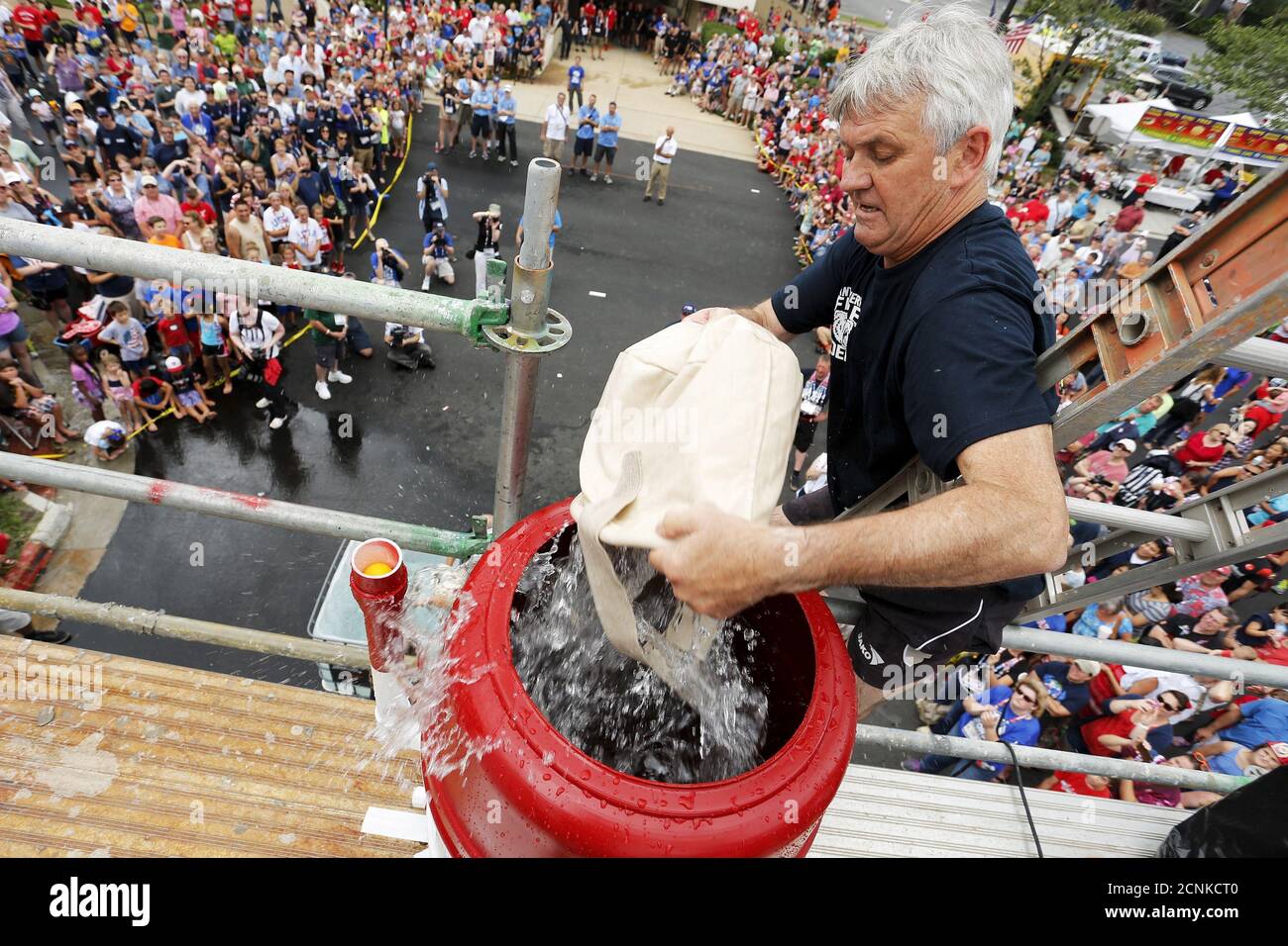 Water brigade competition hi-res stock photography and images - Alamy