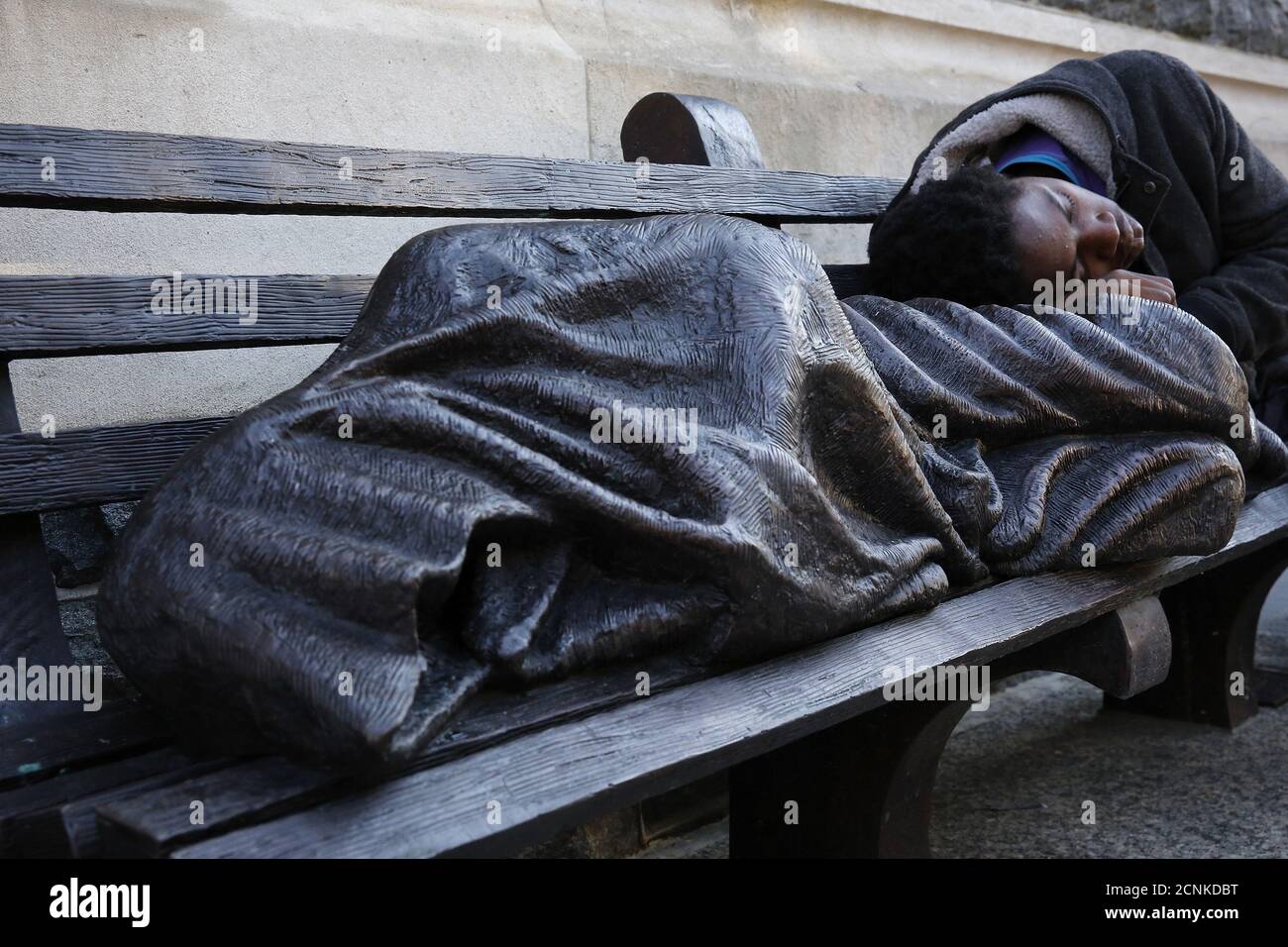 Homeless jesus sculpture hi-res stock photography and images - Alamy