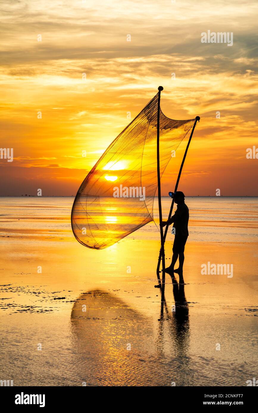 Shadow fishermen in the early morning Stock Photo - Alamy