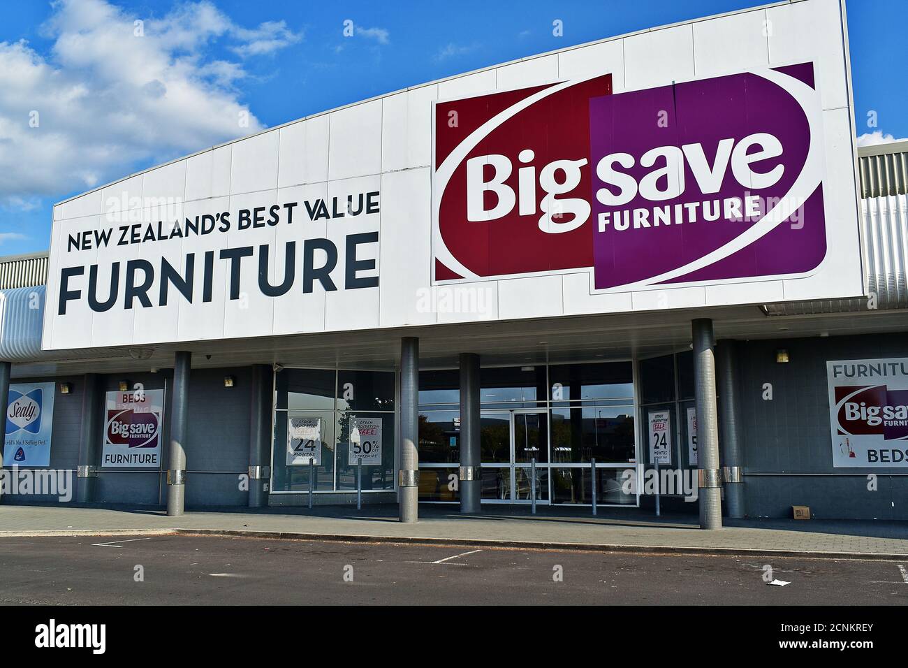 Auckland road sign new zealand hi-res stock photography and images Page ...