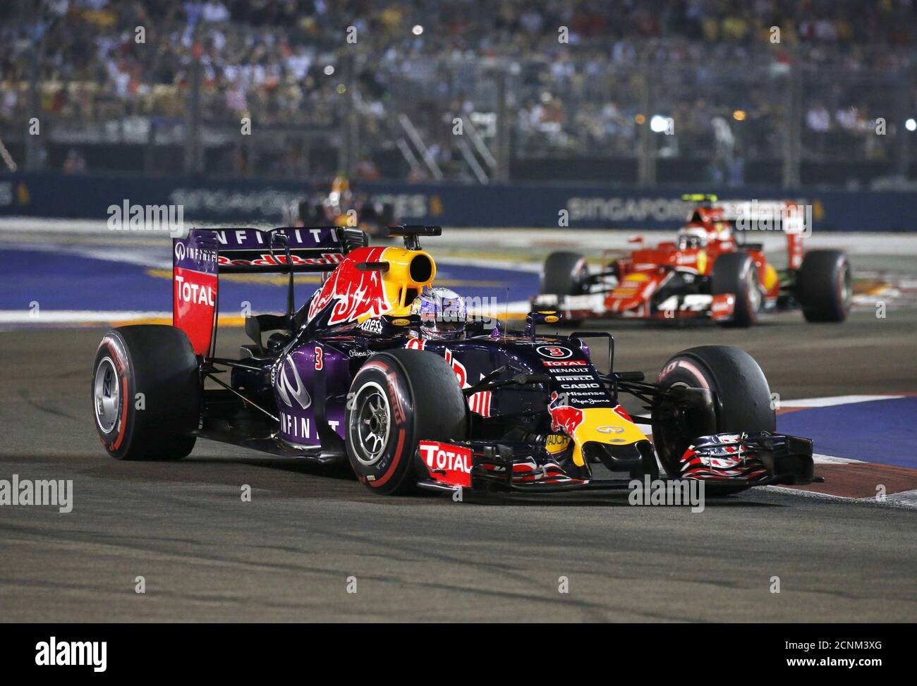 Daniel ricciardo red bull formula one racing car hi-res stock ...