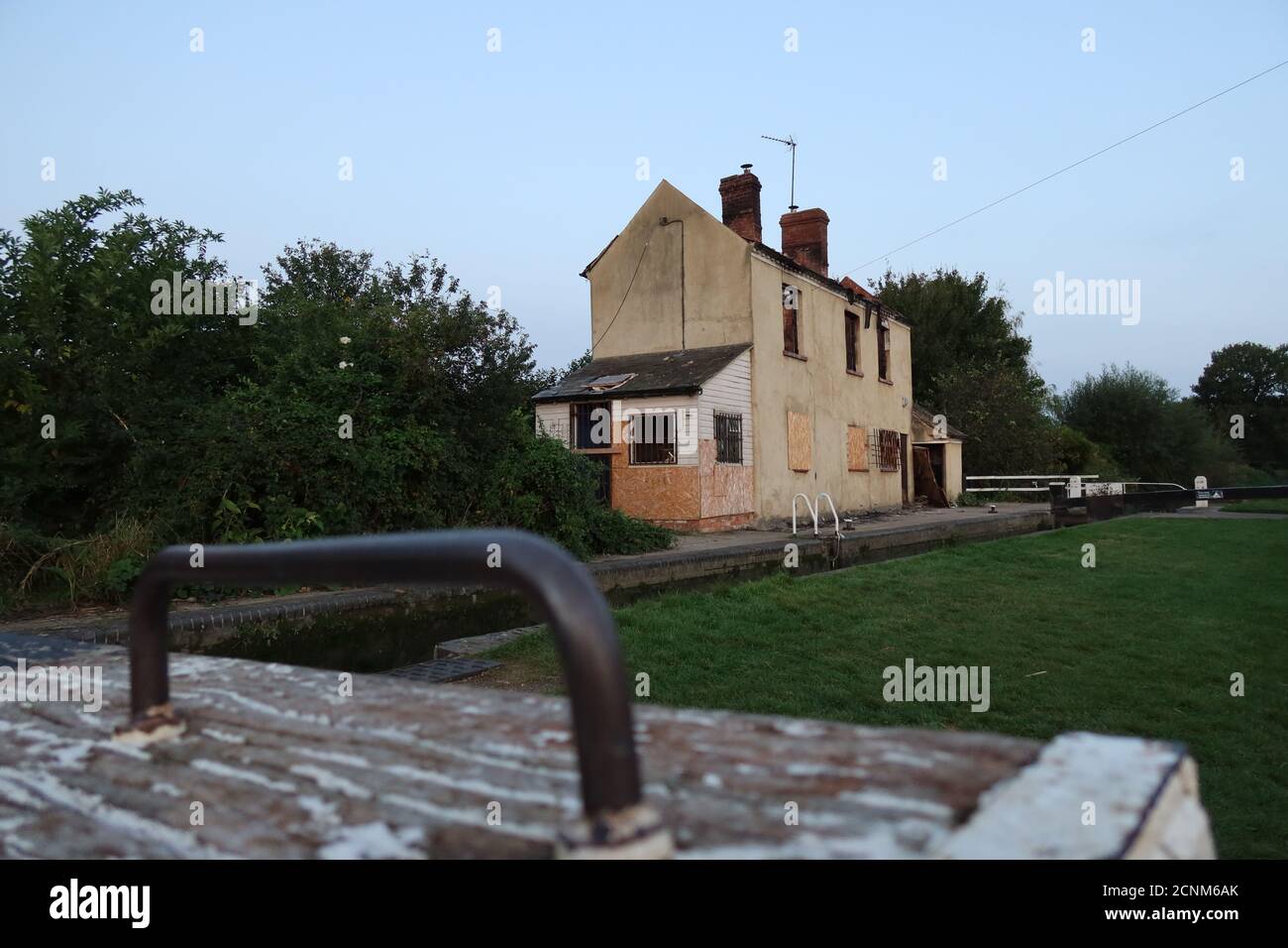 Grants lock 30 Listed Building. Burnt out lock keepers house fire ruins ...