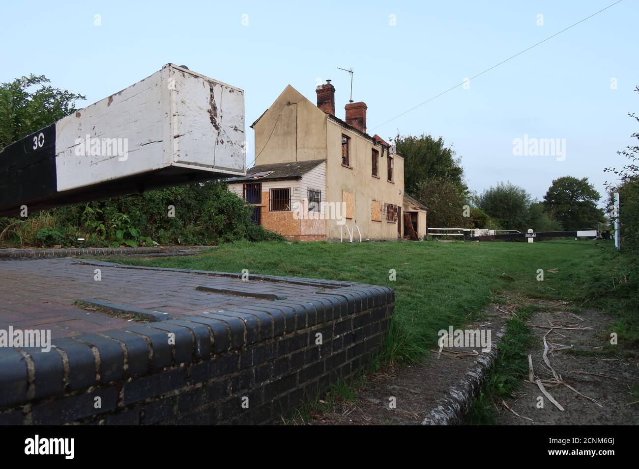 Grants lock 30 Listed Building. Burnt out lock keepers house fire ruins ...