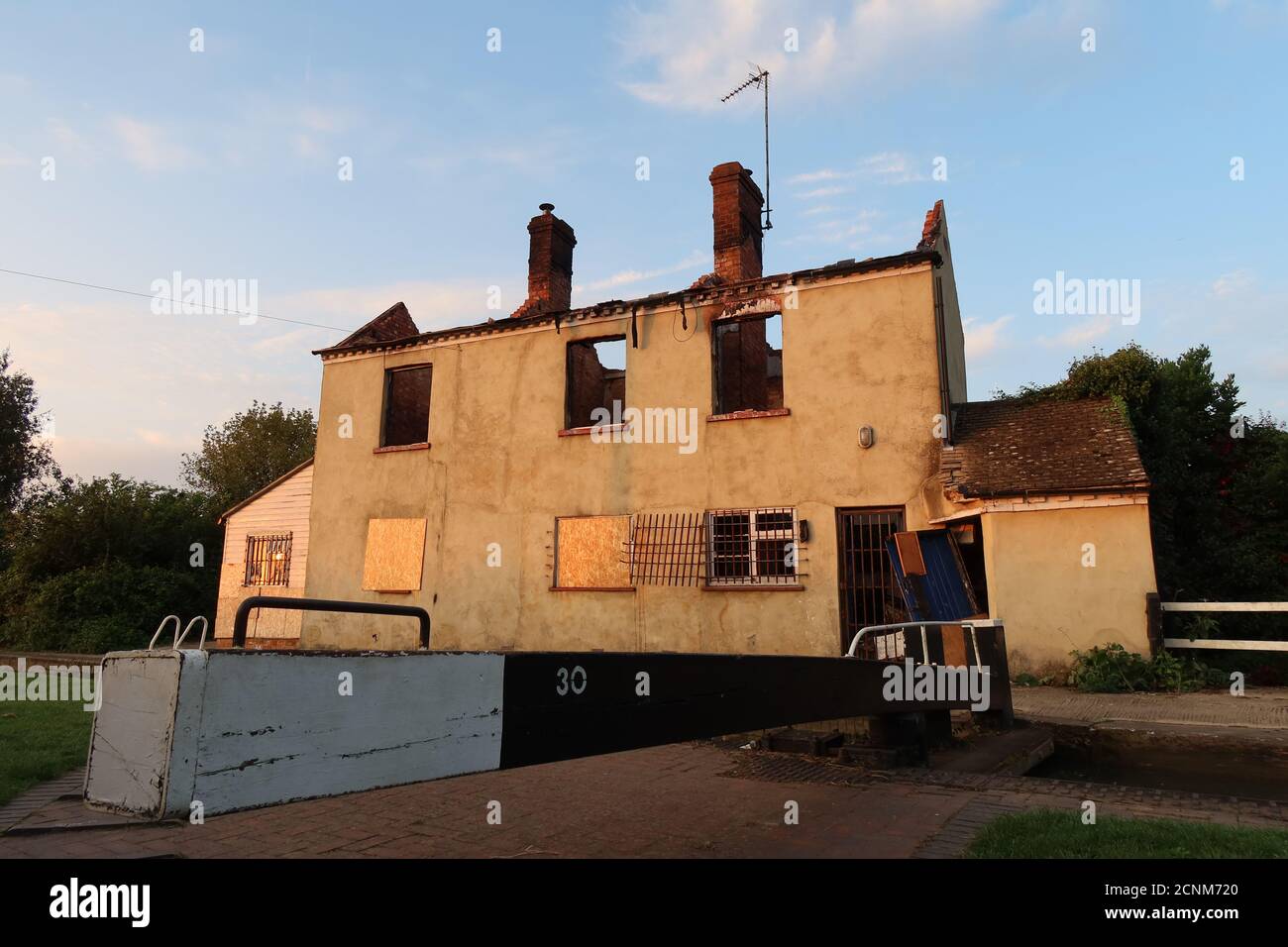 Grants lock 30 Listed Building. Burnt out lock keepers house fire ruins ...