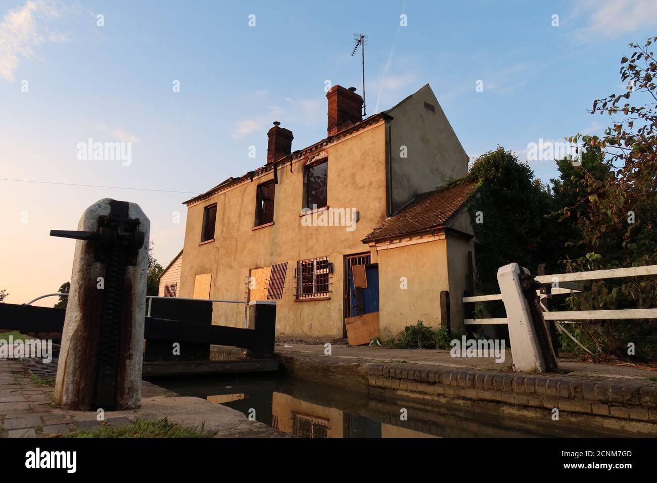 Grants lock 30 Listed Building. Burnt out lock keepers house fire ruins ...