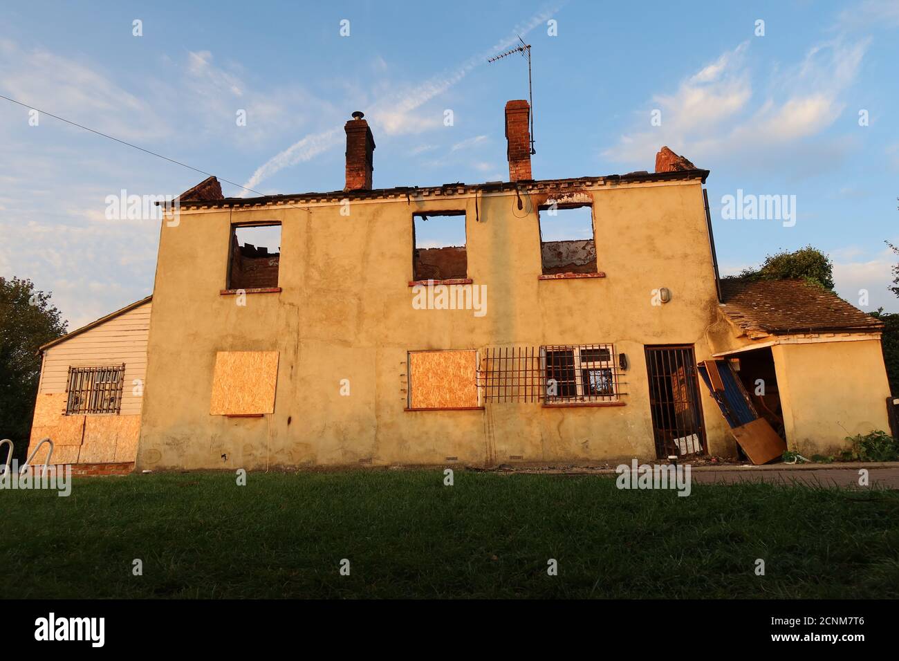 Grants lock 30 Listed Building. Burnt out lock keepers house fire ruins ...
