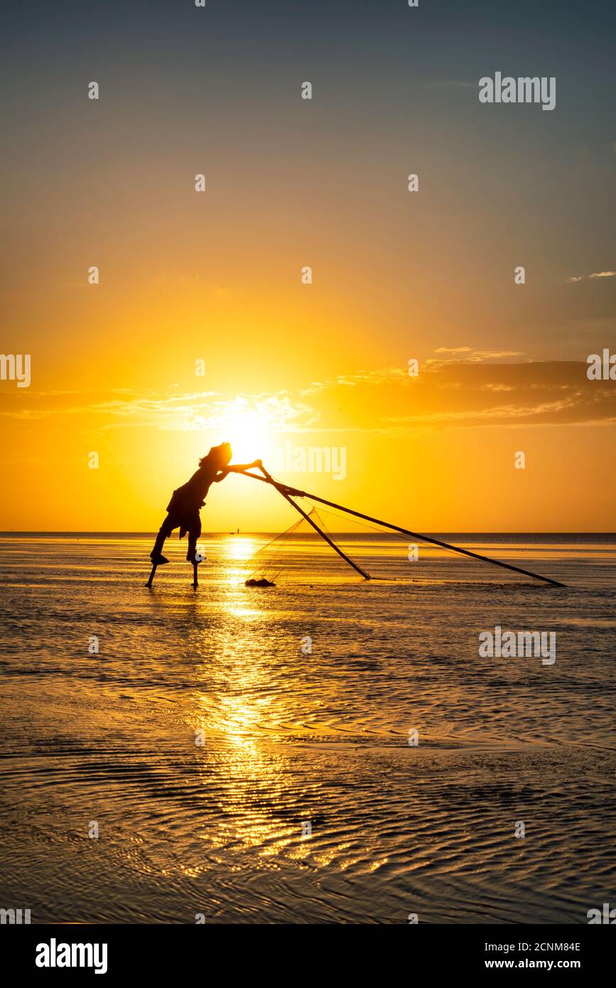 Shadow fishermen in the early morning Stock Photo - Alamy