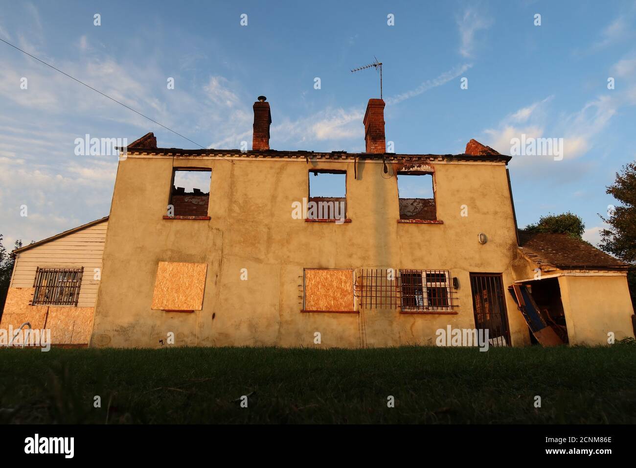 Grants lock 30 Listed Building. Burnt out lock keepers house fire ruins ...