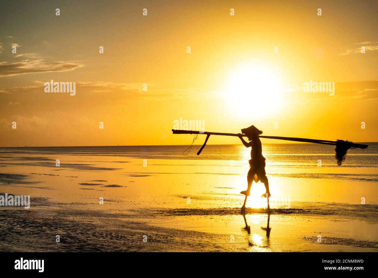 Shadow fishermen in the early morning Stock Photo - Alamy