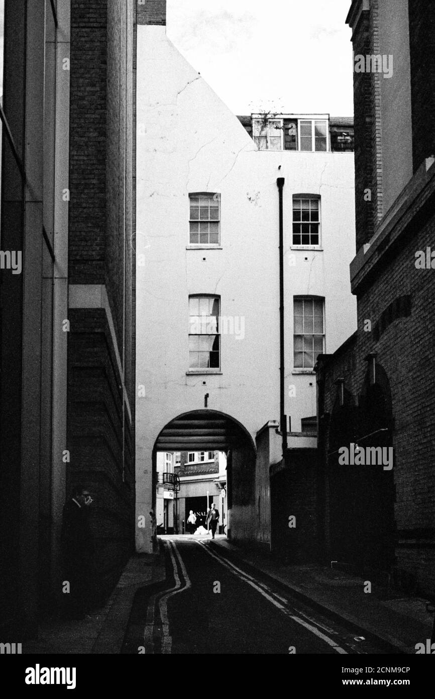Gate passage, narrow street, Mayfair, London, England Stock Photo - Alamy