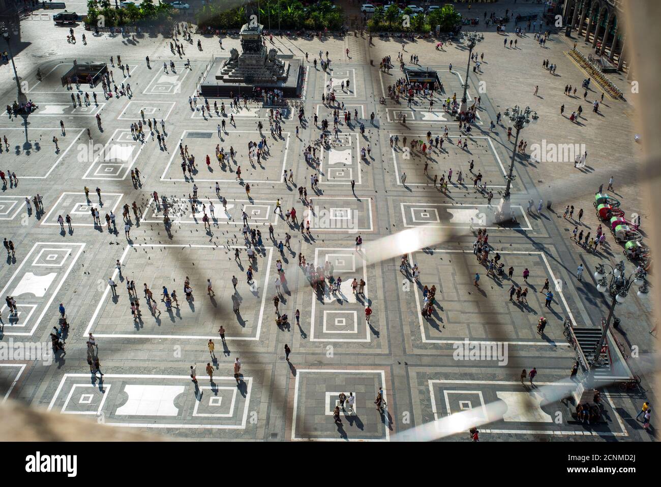 Cathedral square milan hi-res stock photography and images - Alamy