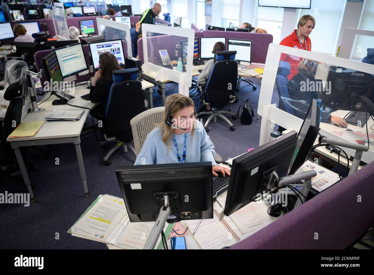 Call handler nhs hi-res stock photography and images - Alamy