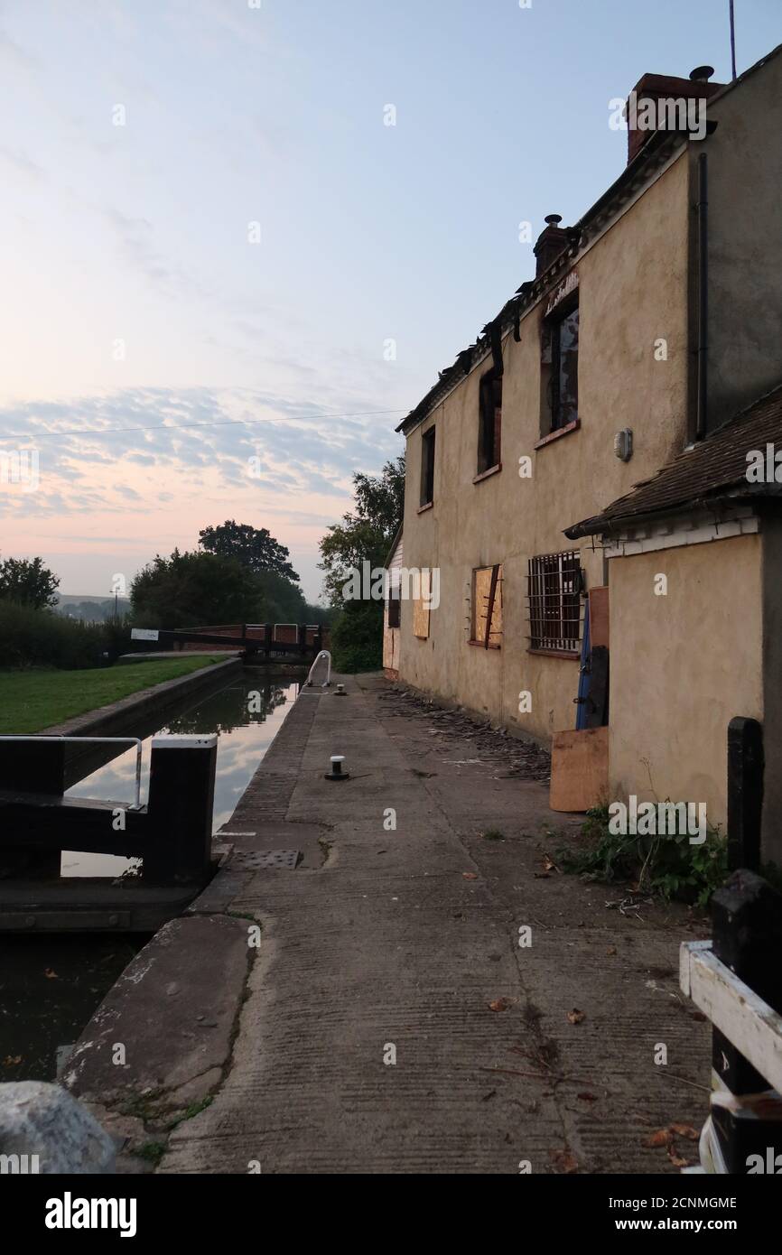 Grants lock 30 Listed Building. Burnt out lock keepers house fire ruins ...