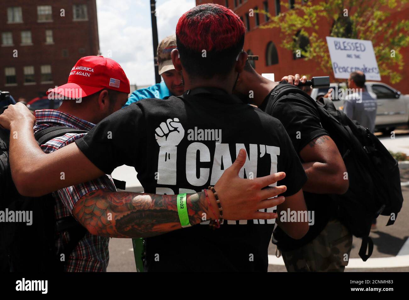 Trump wearing maga hat hi-res stock photography and images - Alamy