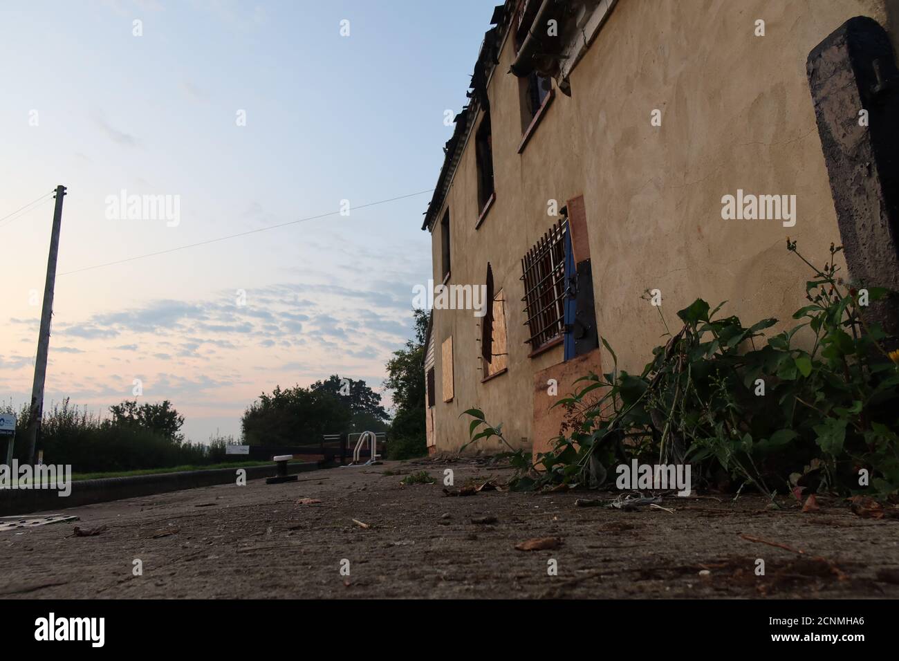 Grants lock 30 Listed Building. Burnt out lock keepers house fire ruins ...