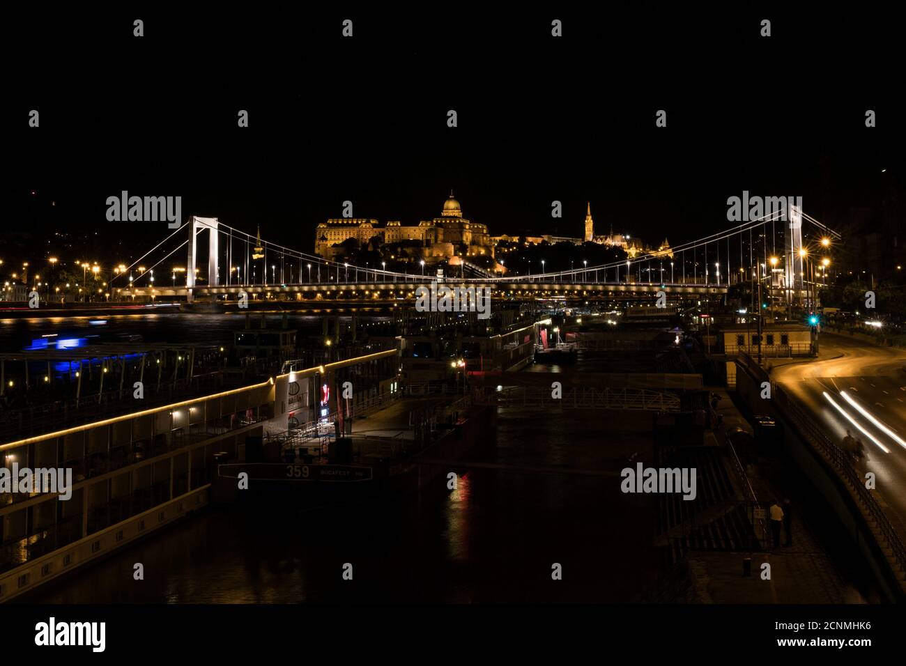 Chain Bridge, Castle Palace, Budapest, Hungary Stock Photo - Alamy