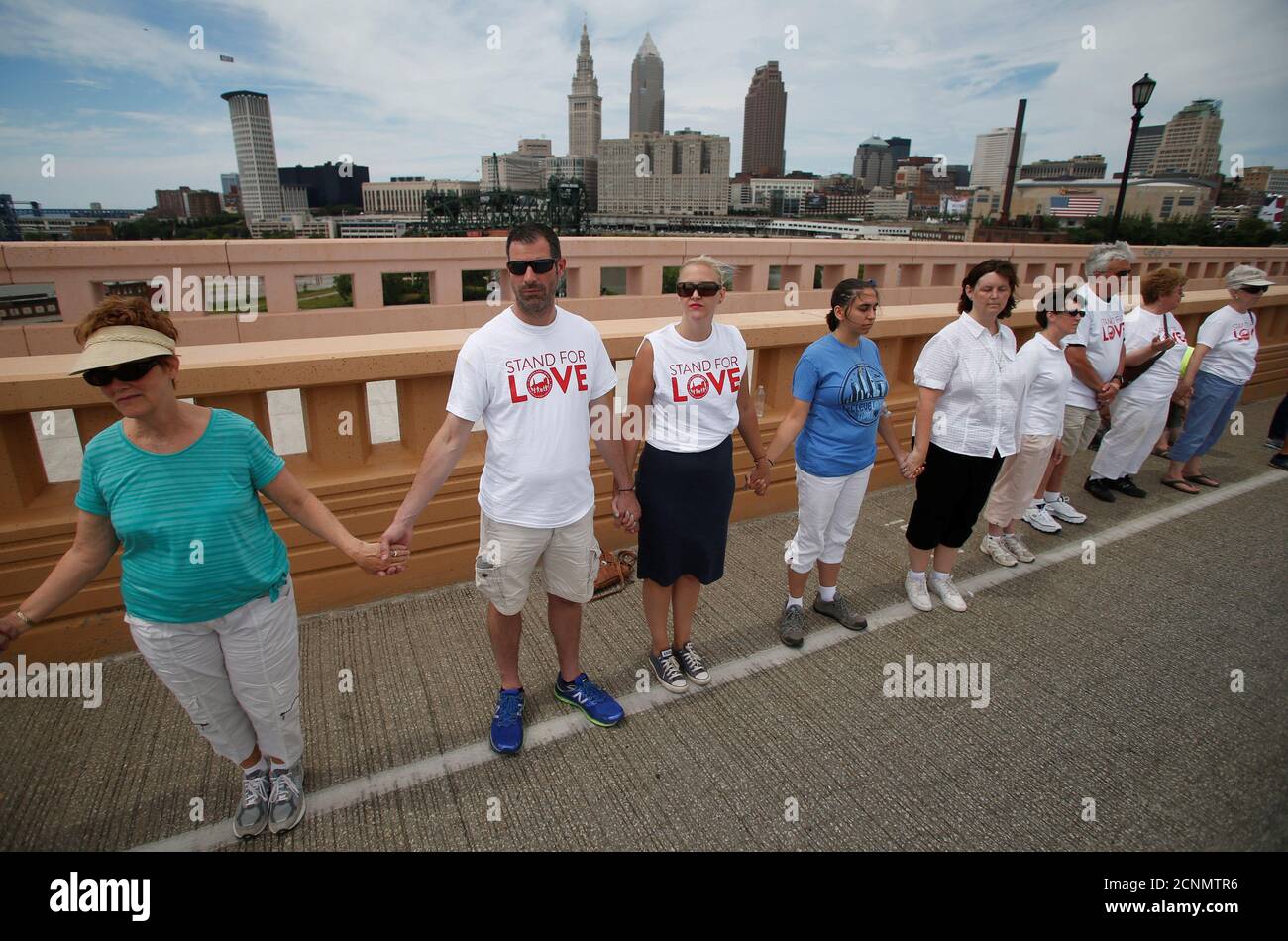 Cleveland hope memorial bridge hi-res stock photography and images - Alamy