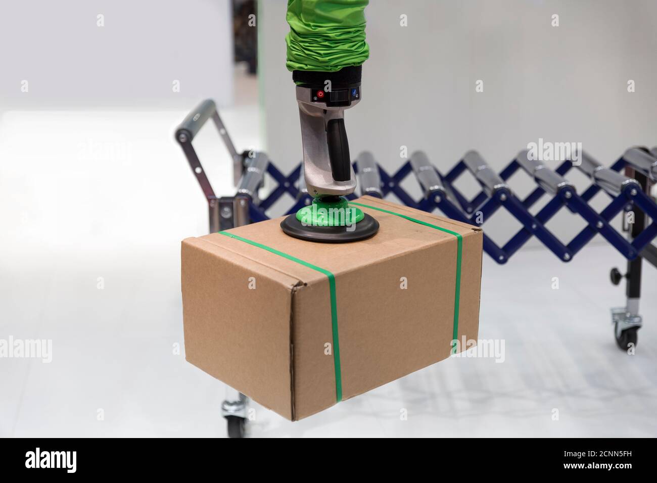 Carton parcel hi-res stock photography and images - Alamy