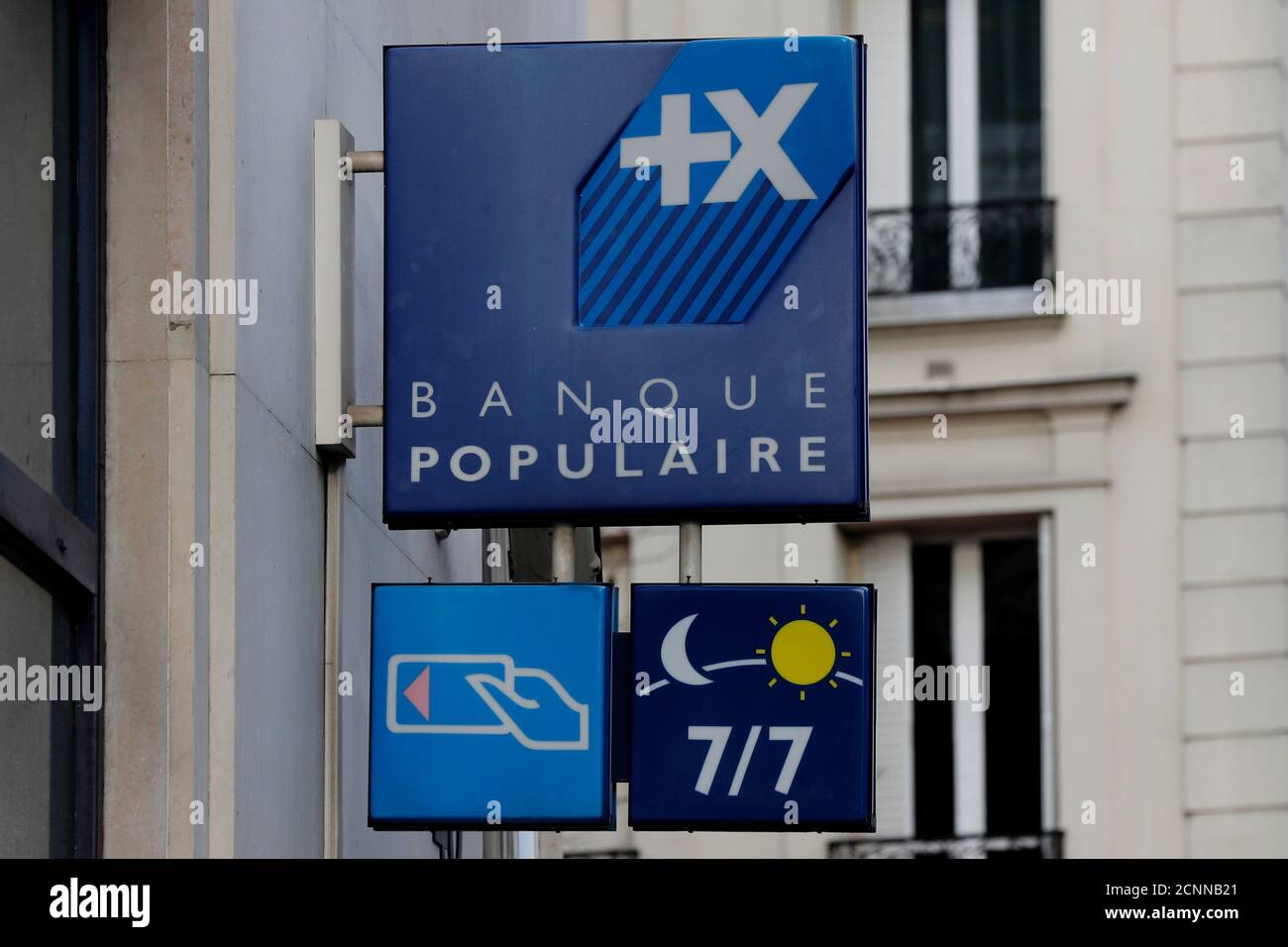 Bank banking logo france hi-res stock photography and images - Alamy