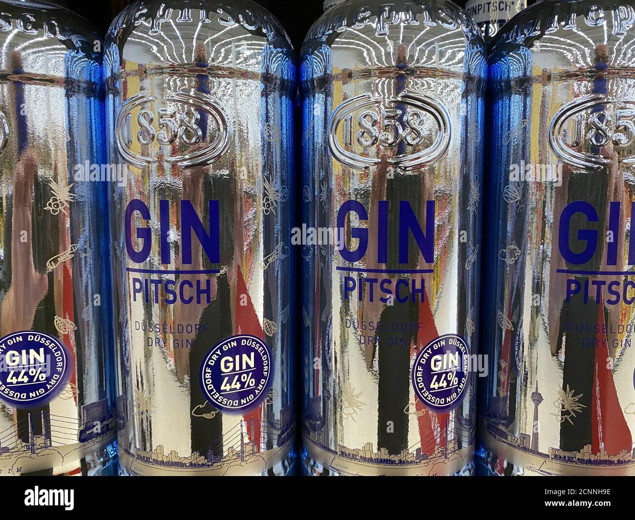 Gin pitsch hi-res stock photography and images - Alamy