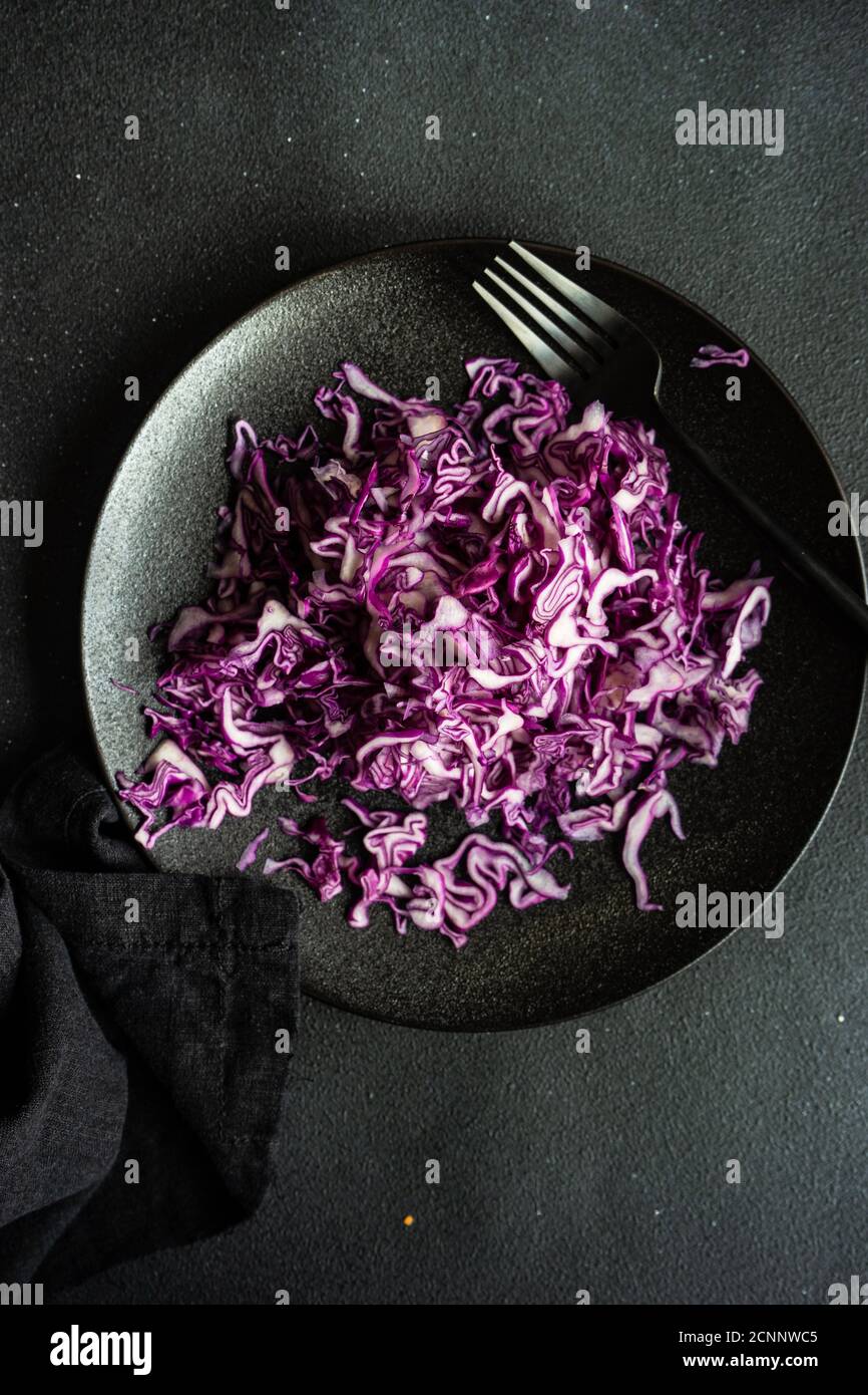 Plate of sliced raw red cabbage Stock Photo - Alamy