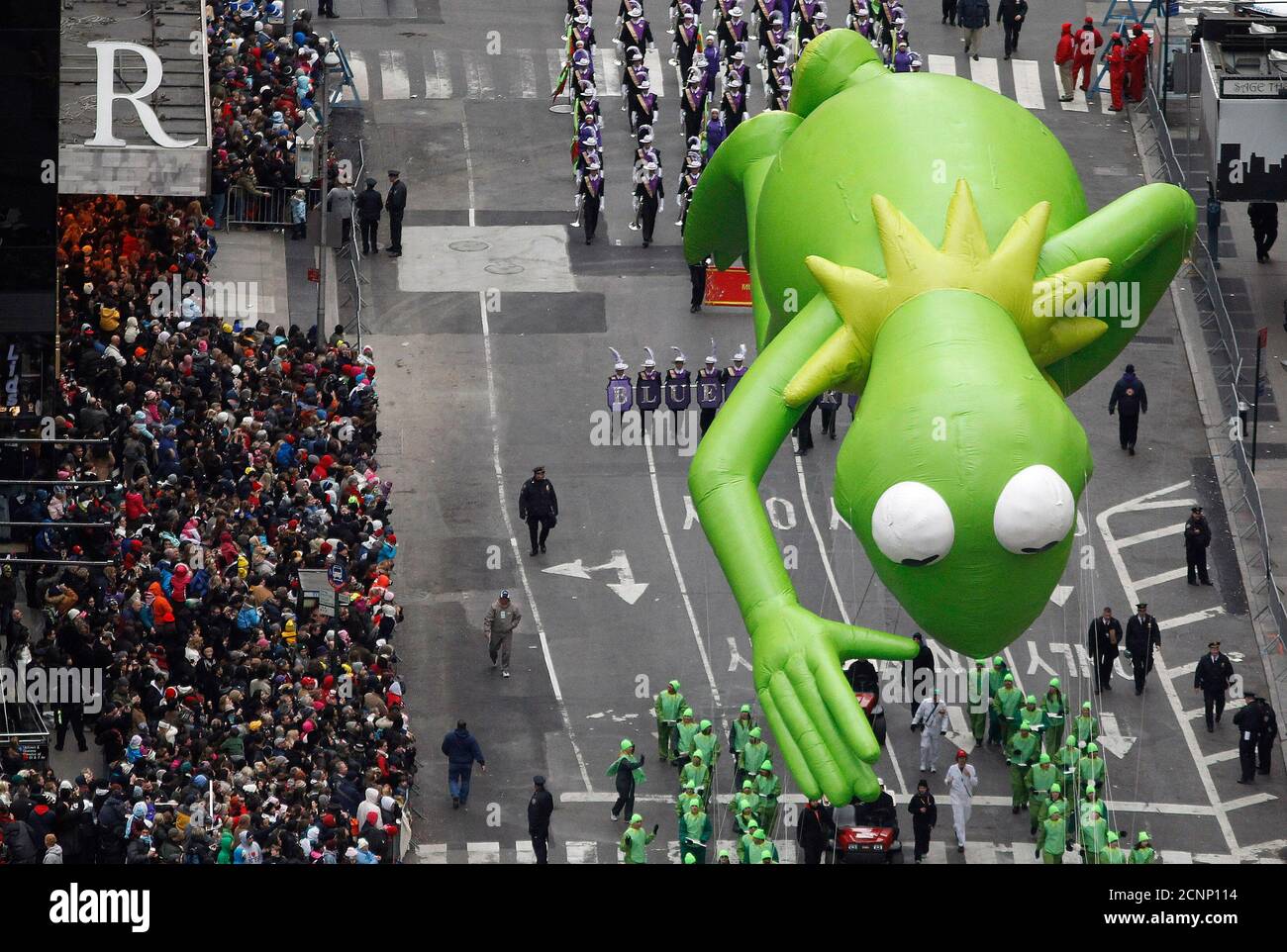 Macys thanksgiving day parade kermit hi-res stock photography and ...