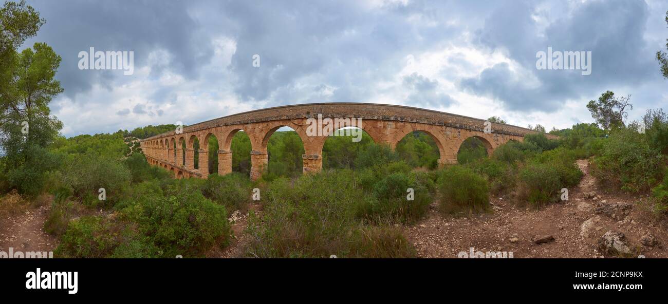 Empty aqueduct hi-res stock photography and images - Alamy