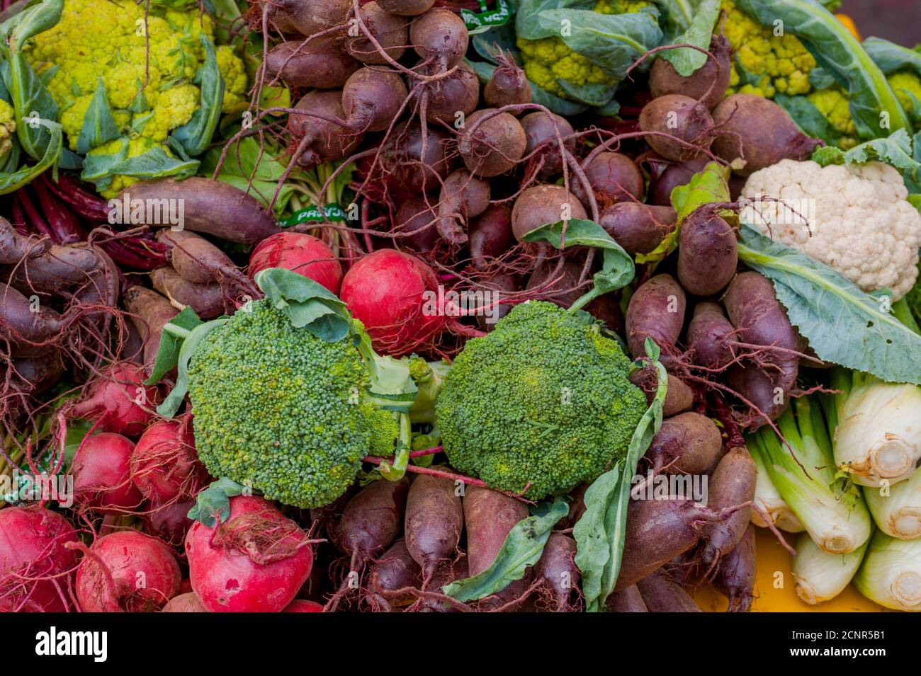 A produce stand with broccoli hi-res stock photography and images - Alamy