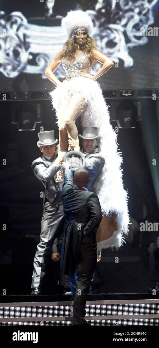 Jennifer lopez performing in concert hi-res stock photography and ...