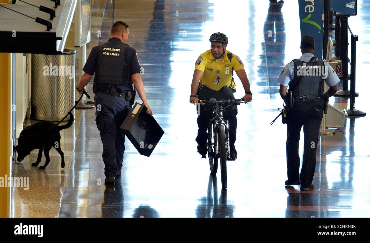 Passenger airport suspicious hi-res stock photography and images - Alamy