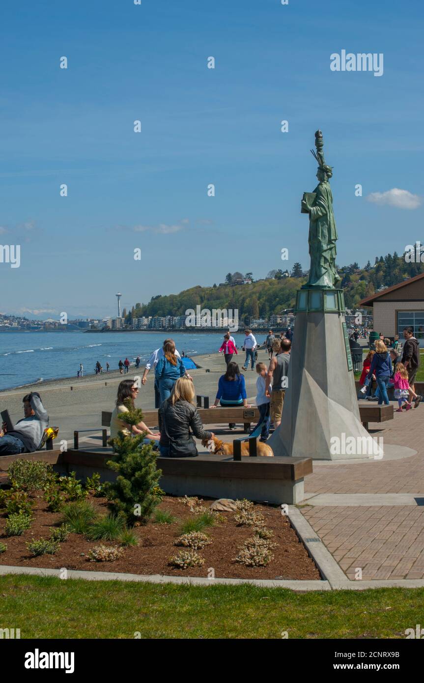A replica of the Statue of Liberty with the Space Needle in the ...