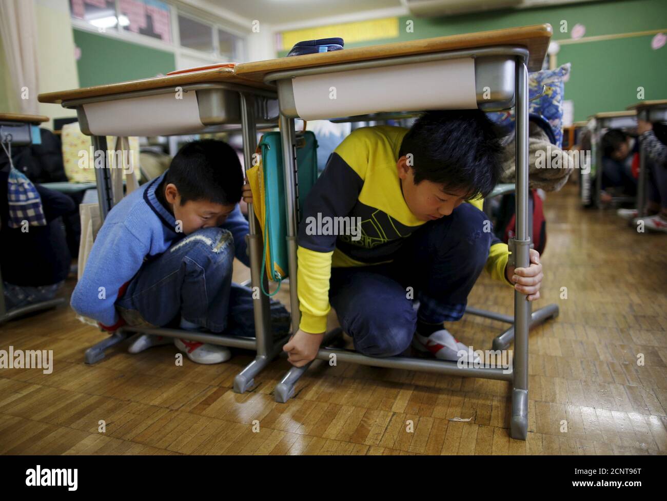Children under desk japan hi-res stock photography and images - Alamy