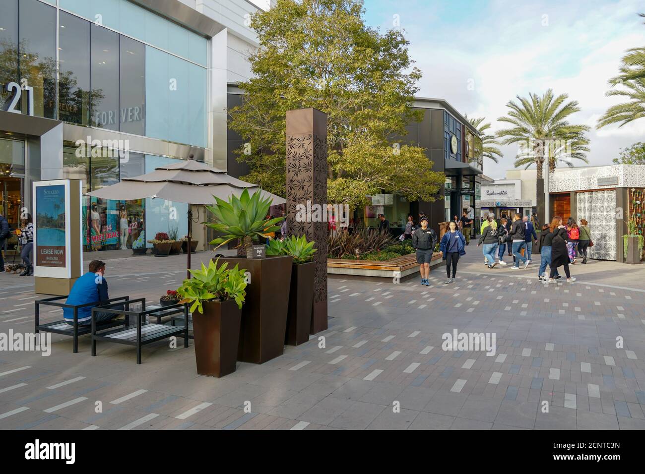 Modern town centre usa hi-res stock photography and images - Alamy