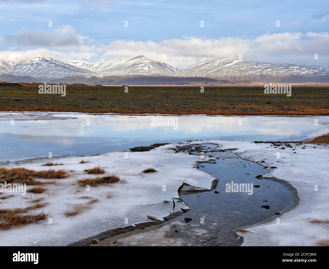 Tundra, river bed, moss, rocks, glacier sand, mountains, puddles ...