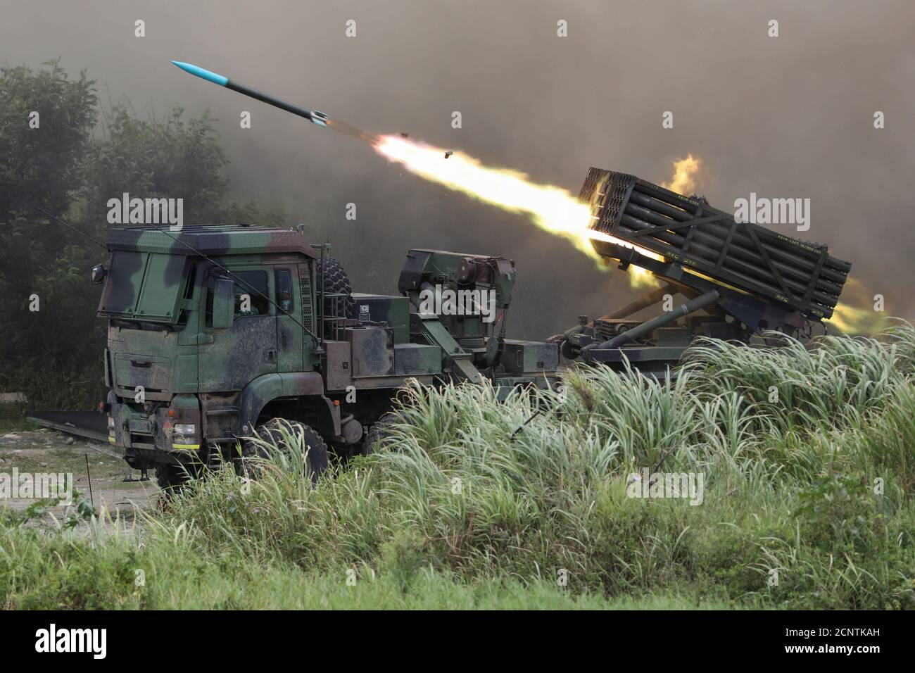 Multiple launch rocket system hi-res stock photography and images - Alamy