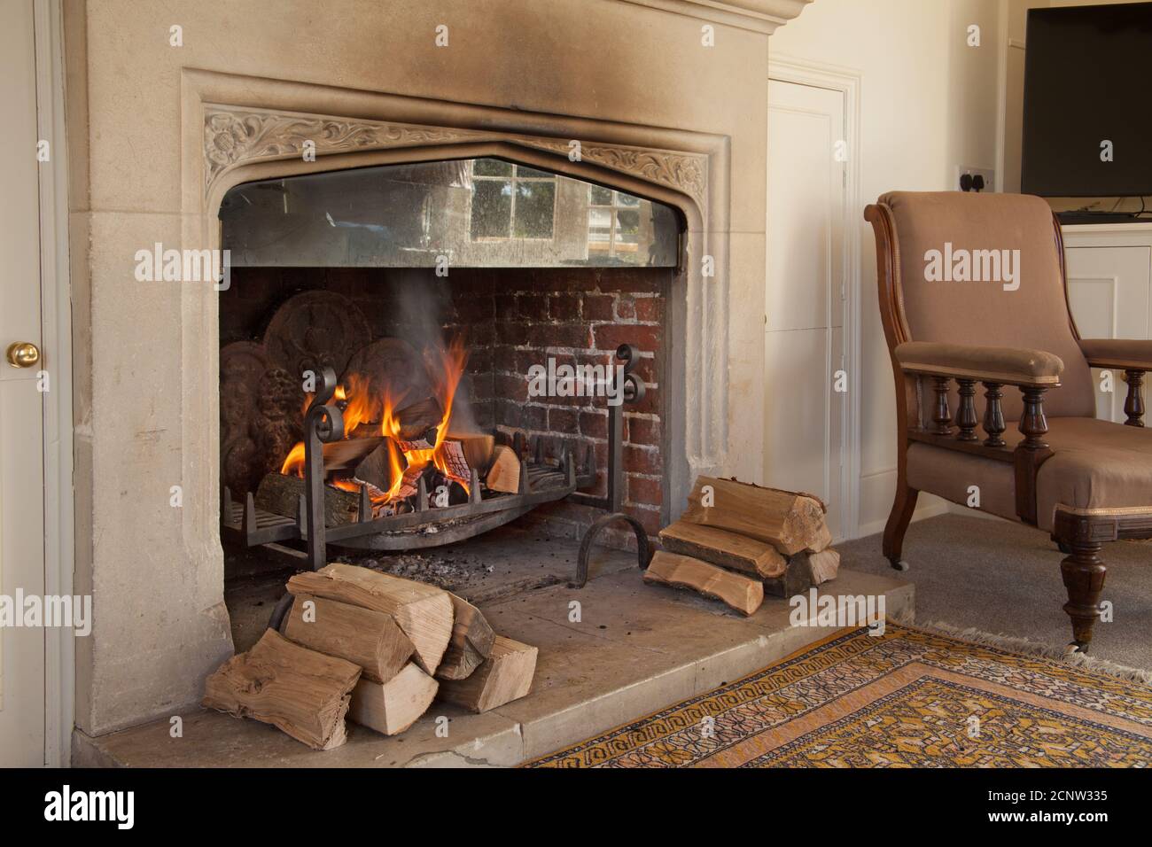 Home large open fire hi-res stock photography and images - Alamy