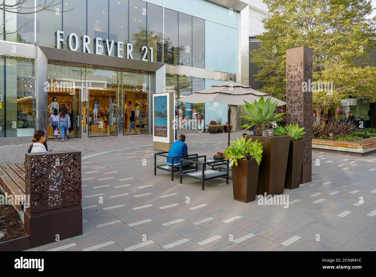 Outdoor outlet mall hi-res stock photography and images - Alamy