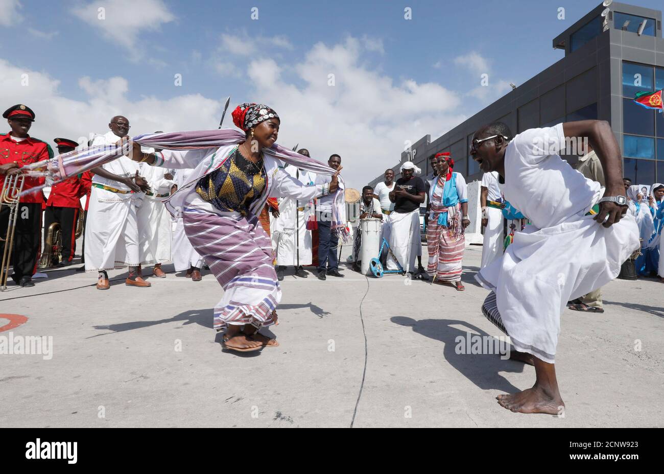 Somali dancers hi-res stock photography and images - Alamy