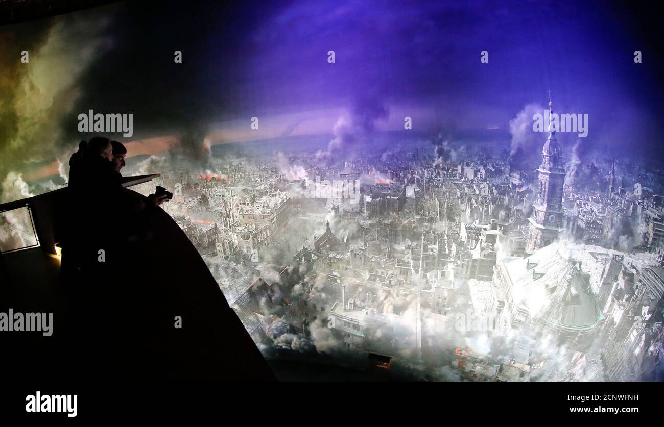 Destruction dresden 1945 hi-res stock photography and images - Alamy