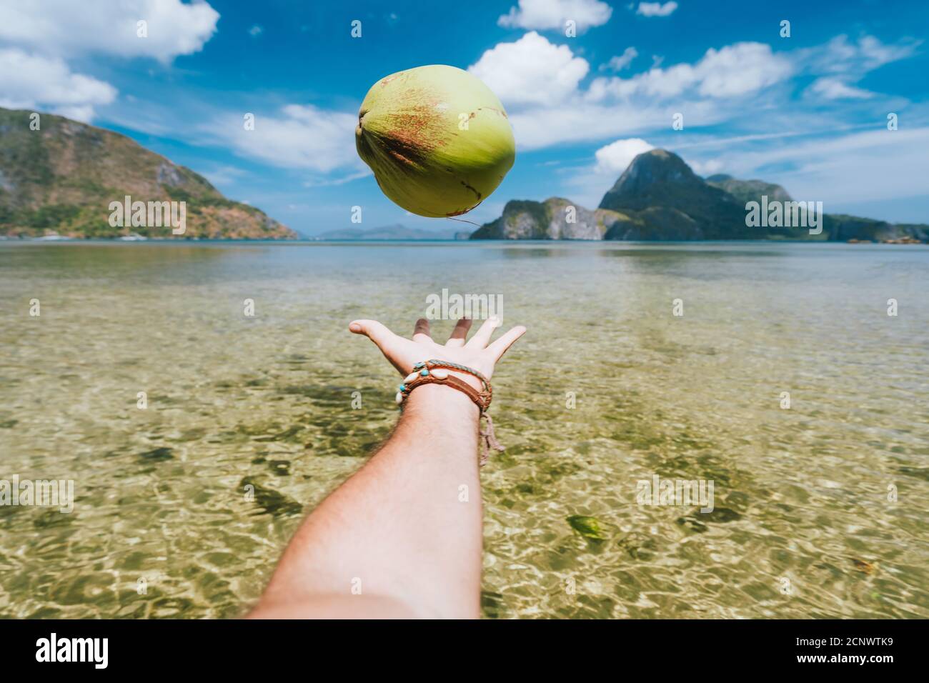 Man beach cocktail relax hi-res stock photography and images - Alamy