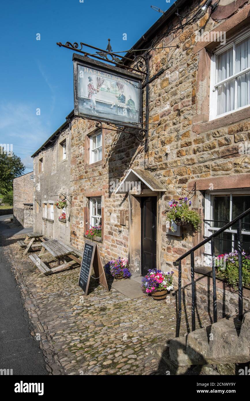 Slaidburn hi-res stock photography and images - Alamy