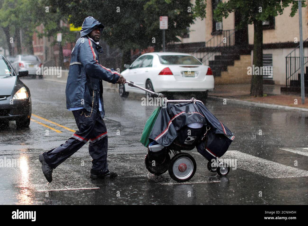 Usps mail carrier hi-res stock photography and images - Alamy