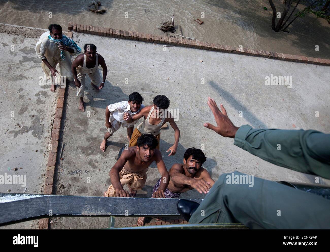 Soldiers Hand Signals High Resolution Stock Photography and Images - Alamy